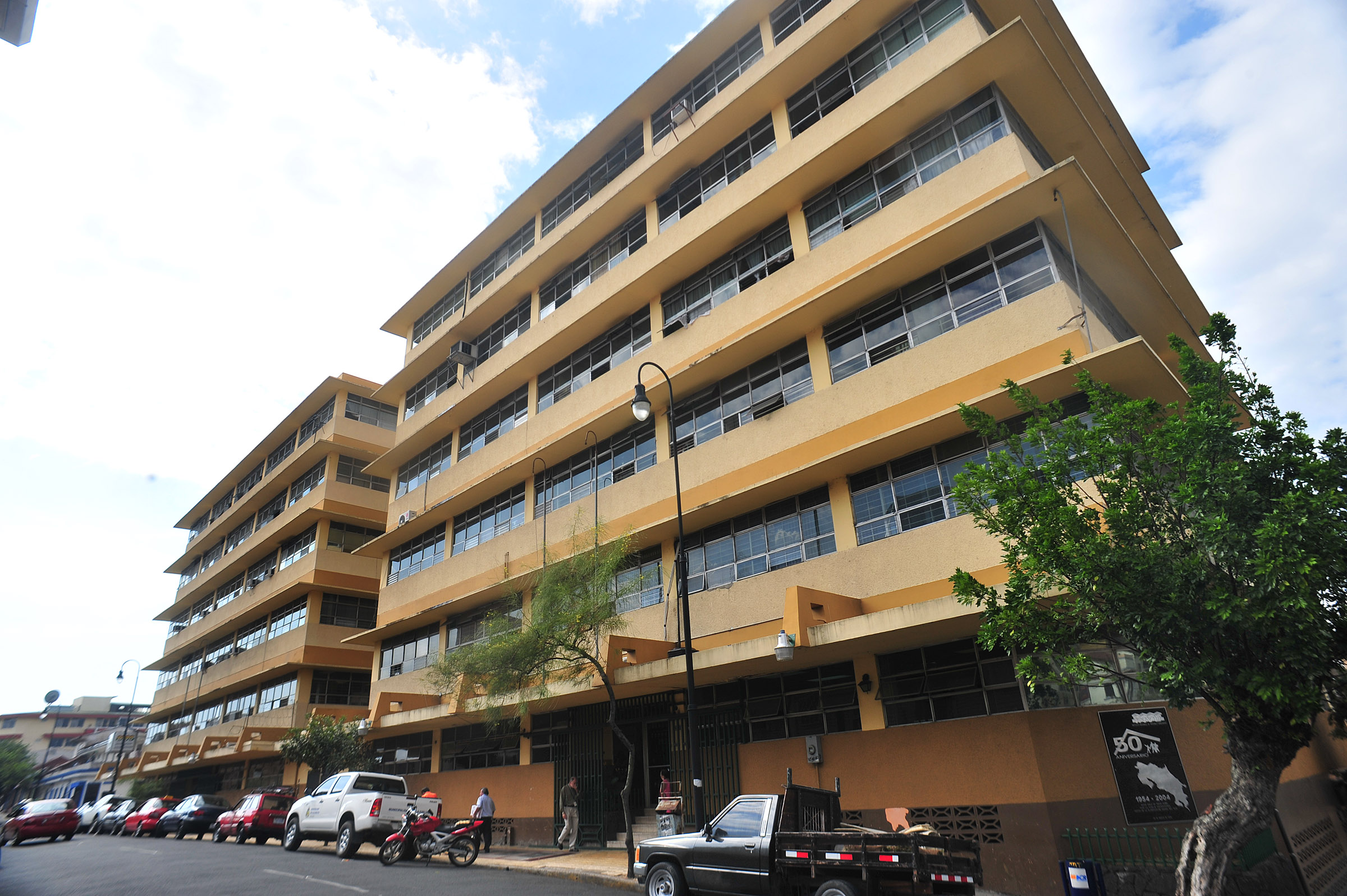 Allanan oficinas del INVU por aparente nombramiento ilegal - CRC 891