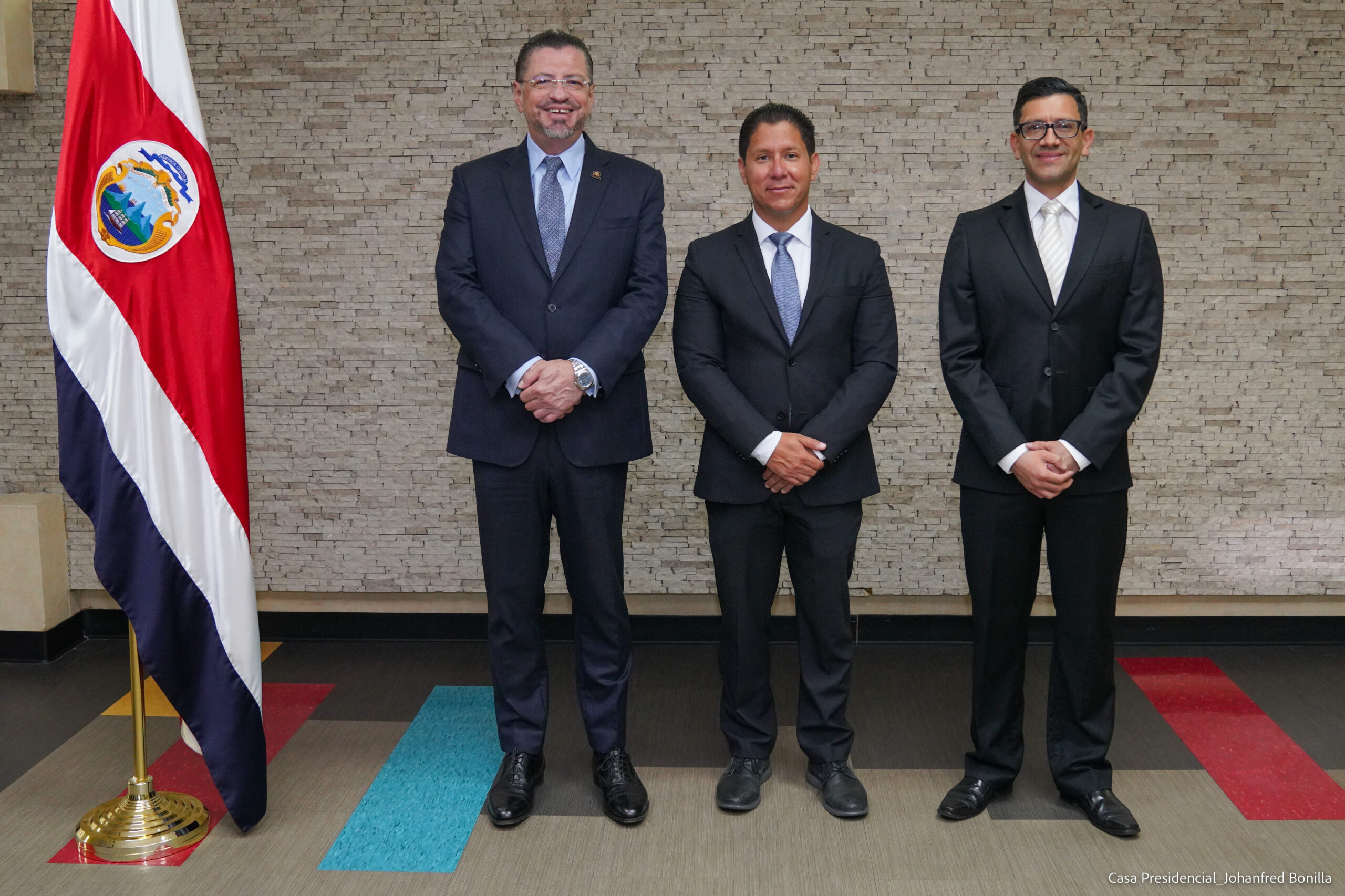 Chaves juramenta a nuevos jerarcas del MOPT y MICITT - CRC 891