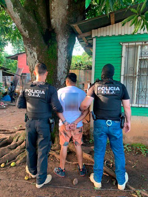 Detienen a tres sujetos en Nicoya por amenazar con arma de fuego a funcionario público - CRC 891