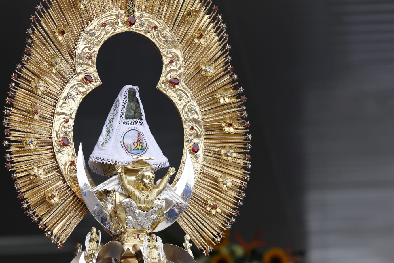 Misa de vestición: Conozca como es el vestido de la “Negrita de los ...