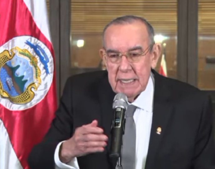 Rodrigo Arias se convierte en el sétimo diputado en permanecer tres ...