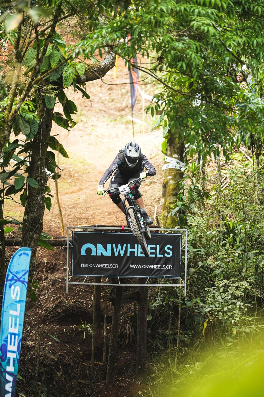 Ciclista Bayron González conquista la primera fecha de la Copa Nacional ...