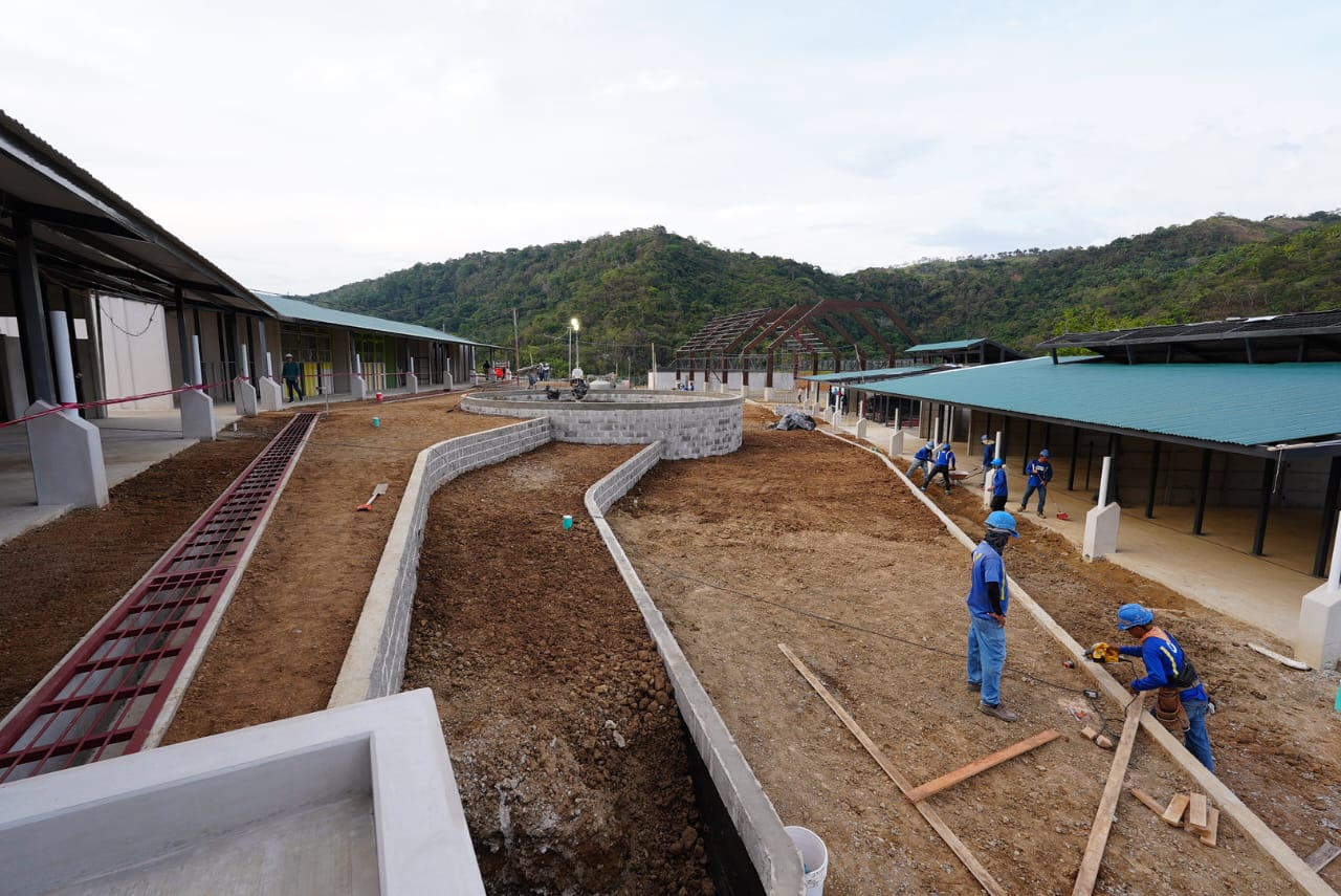 Más de 200 centros educativos de la región Brunca recibieron inversión ...