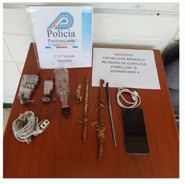 Autoridades decomisan drogas, armas y dinero en operativos a centros penitenciarios - CRC 891