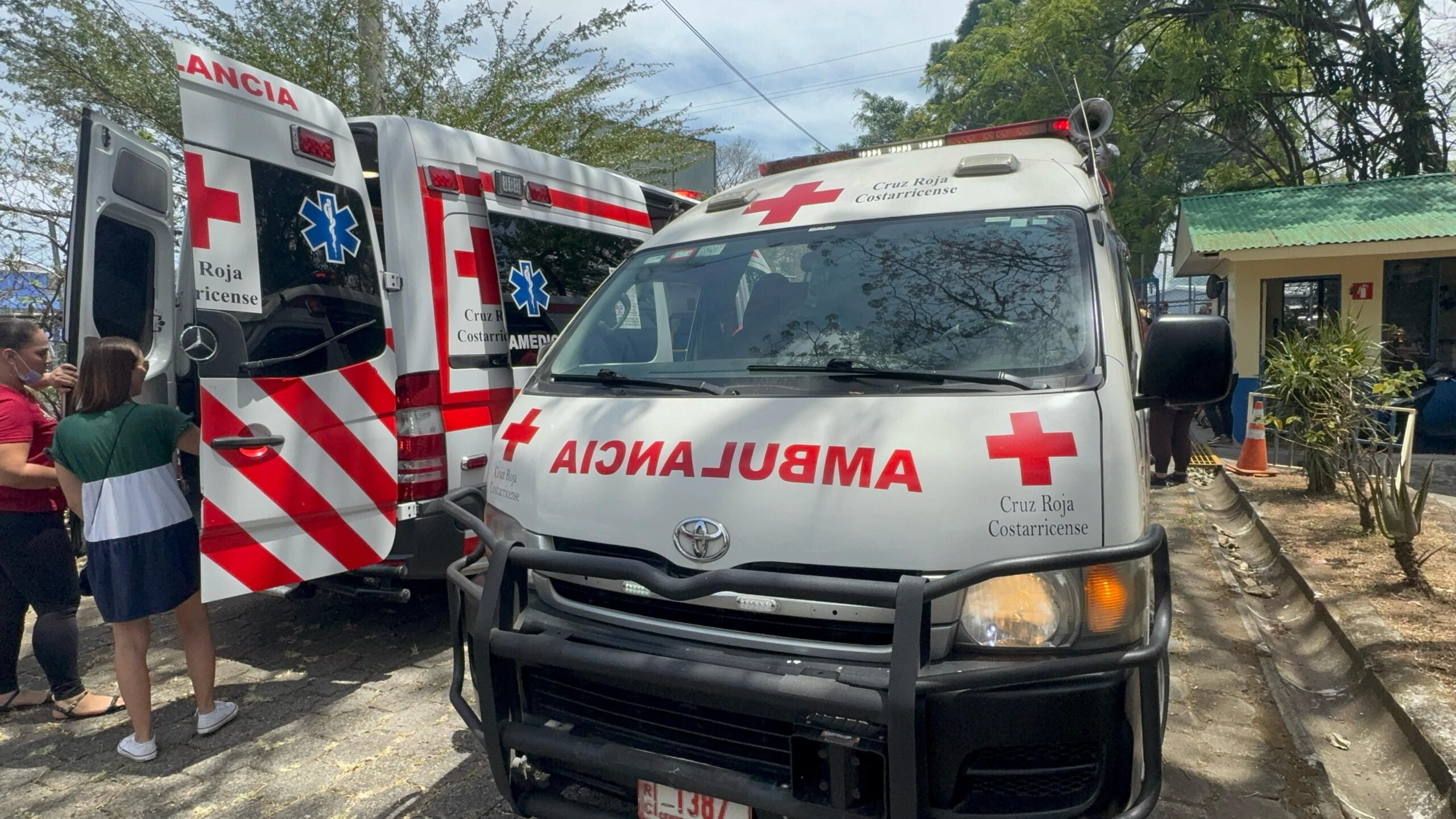 Trasladan a dos personas en condición urgente tras quema de lote baldío ...