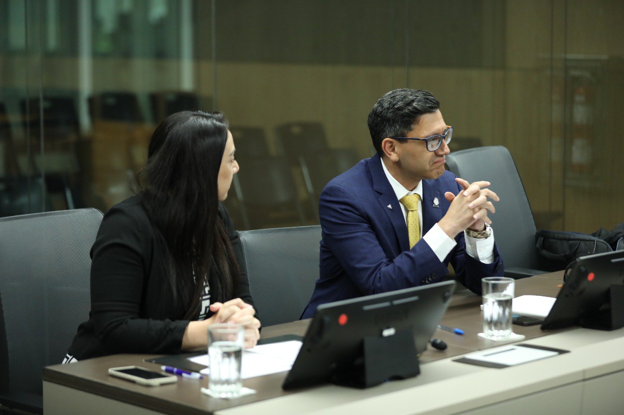 Chaves y ministro del MOPT anunciaron descarte de licitación de ...